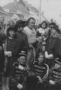 VOLK – John Massis: “openbaar kunstbezit” middels zijn gebit – persblog.be